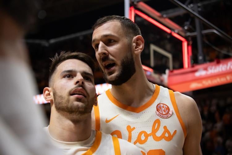 PHOTOS: Men's Basketball vs. Alabama | Featured Photos | utdailybeacon.com