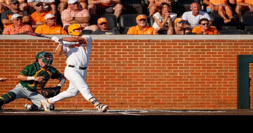 Flamin' hot bats power Vols over Liberty | Baseball | utdailybeacon.com