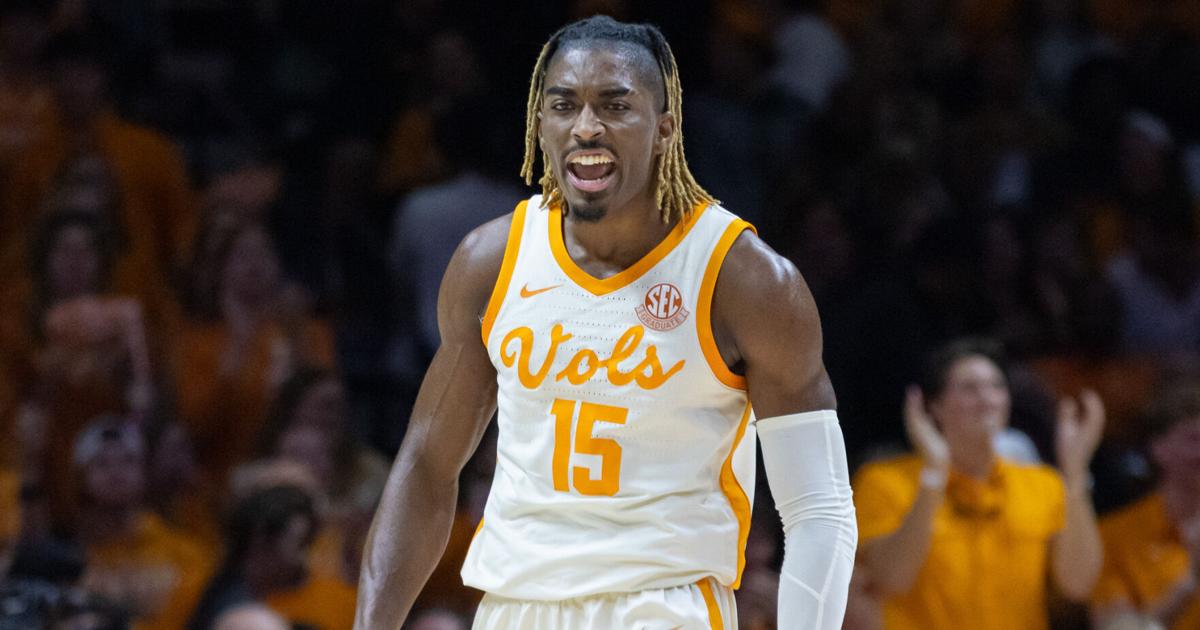 Tennessee Basketball Overcomes Alabama In Buzzer Beating Top 10 Win Mens Basketball
