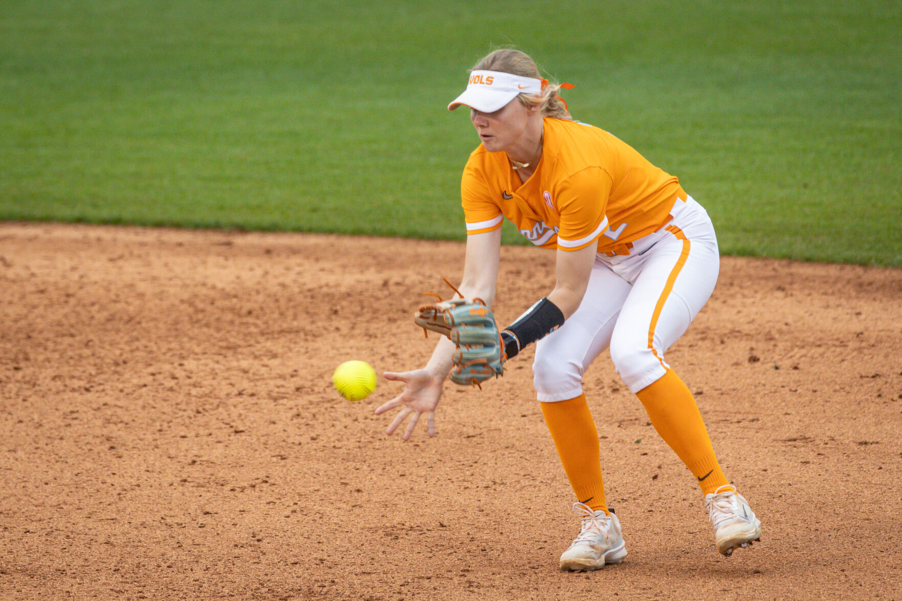 Tennessee softball starts weekend with wins over Missouri State, South ...