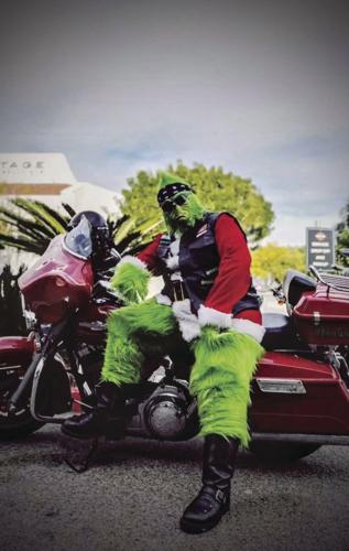 Going Green: Biker Grinch Ventura hits the beach to spread holiday ...