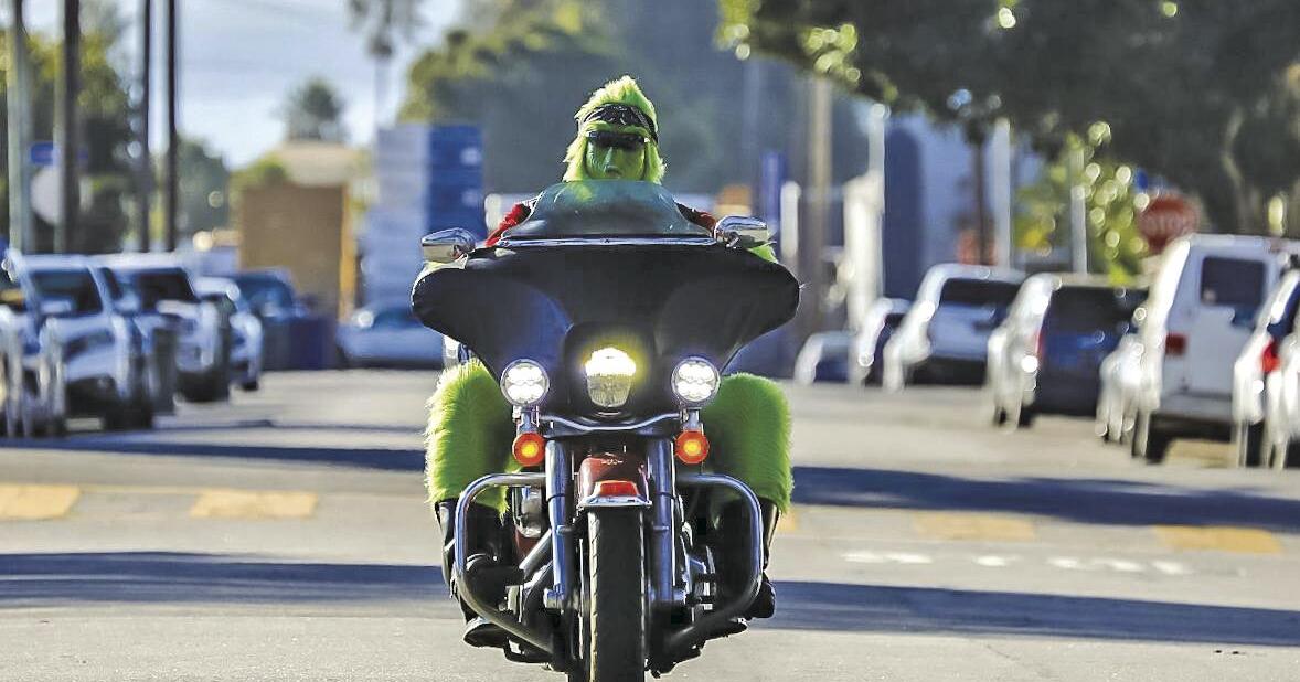 Going Green: Biker Grinch Ventura hits the beach to spread holiday ...