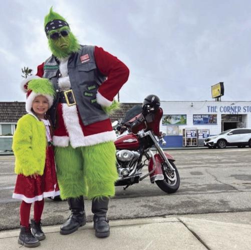 Going Green: Biker Grinch Ventura hits the beach to spread holiday ...