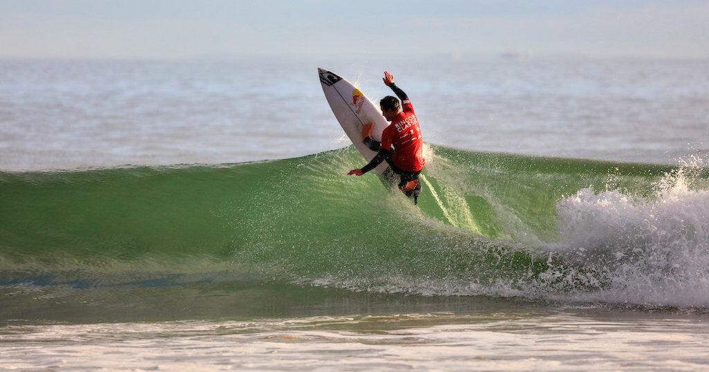 CATCHING A BREAK | Despite wind, weather and a tsunami warning, the ...