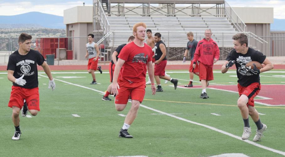 Mingus Union football works on fundamentals during spring practices ...