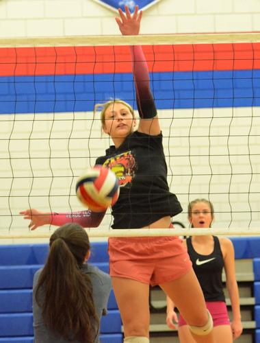 Camp Verde volleyball coach teaches team chemistry | Sports | verdenews.com