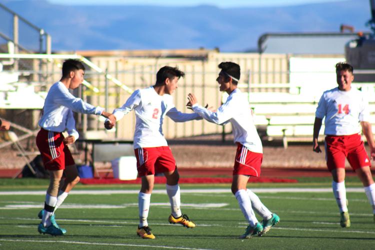 Mingus boys soccer comes back to beat Badgers 2-1 | Sports | verdenews.com
