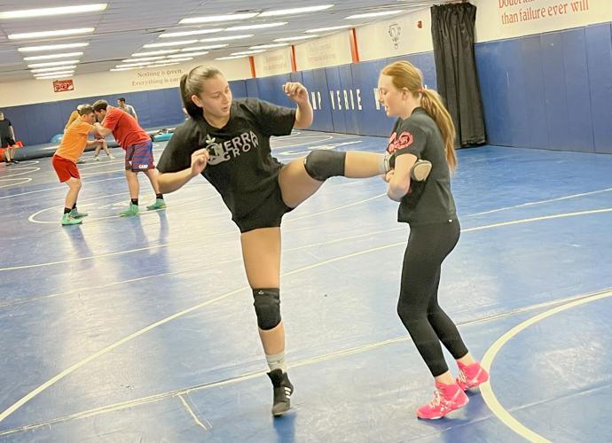 CVHS wrestling sends girls' team to the mat | Sports | verdenews.com