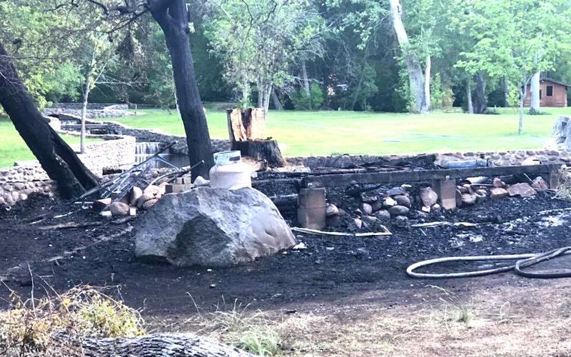 Oak Creek Canyon fire destroys log cabin | News | verdenews.com