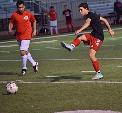 Mingus boys soccer cruises by Joy Christian | Sports | verdenews.com