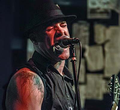 Former Misfits lead singer Michale Graves invades Main Stage on ...