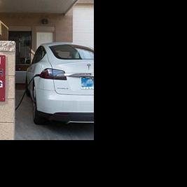 Pines Motel installs first EV and Tesla charging stations in Cottonwood ...