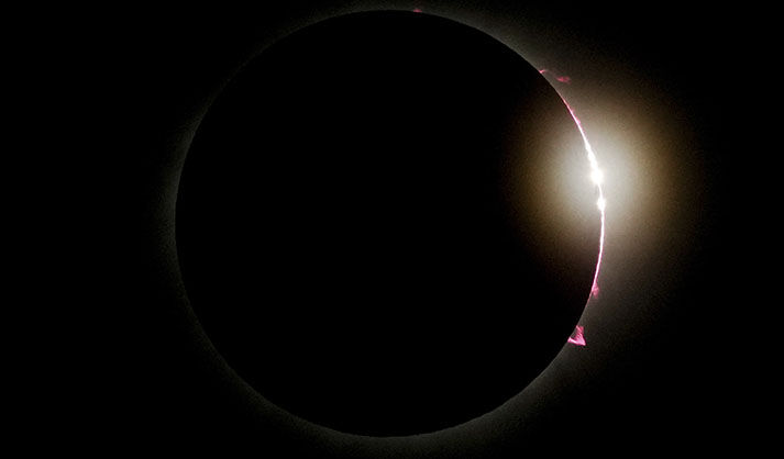 Total solar eclipse races across North America | Odd & Unusual ...