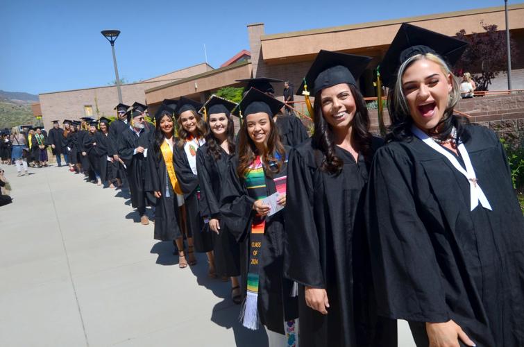 Sun shines on Yavapai graduation | News | verdenews.com