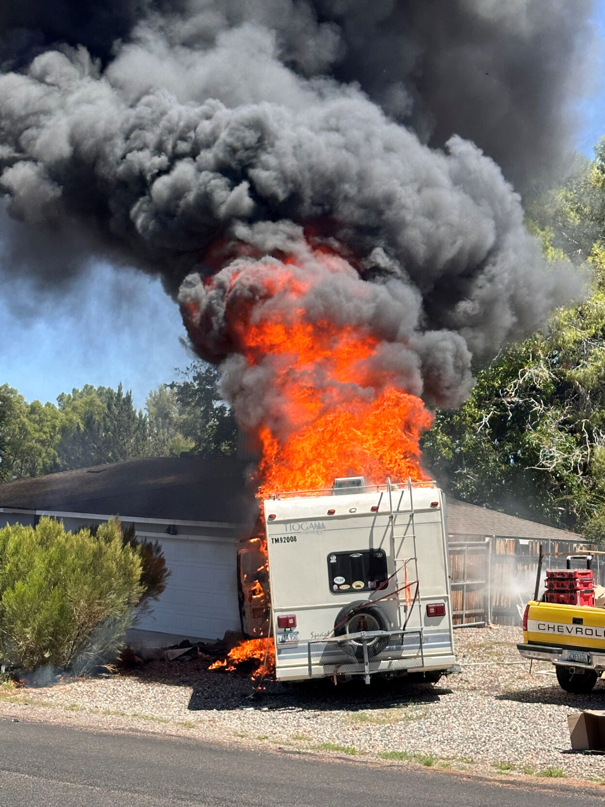 Cottonwood firemen put out RV fire before spreading | News | verdenews.com