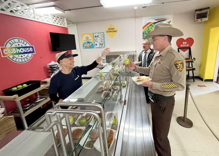 Sheriff Rhodes goes back to grade school | Features | verdenews.com