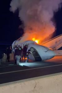 1 killed when small plane crashes on Texas highway. People leave ...