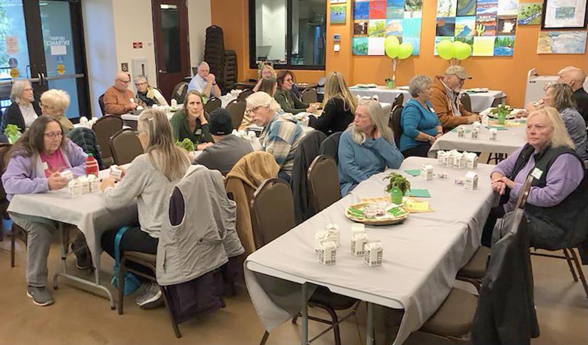 Volunteers energize the Green Bag food project | News | verdenews.com