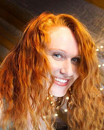 Singer-songwriter Celia Farran in the Living Room | Music | verdenews.com