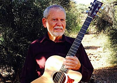 Mike Midkiff performs for Meals on Wheels | Features | verdenews.com