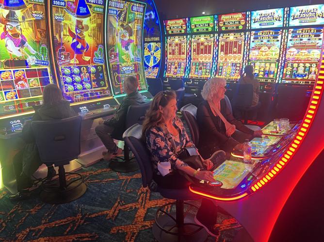 Cliff Castle Casino unveils new smoke-friendly gaming parlor with state ...