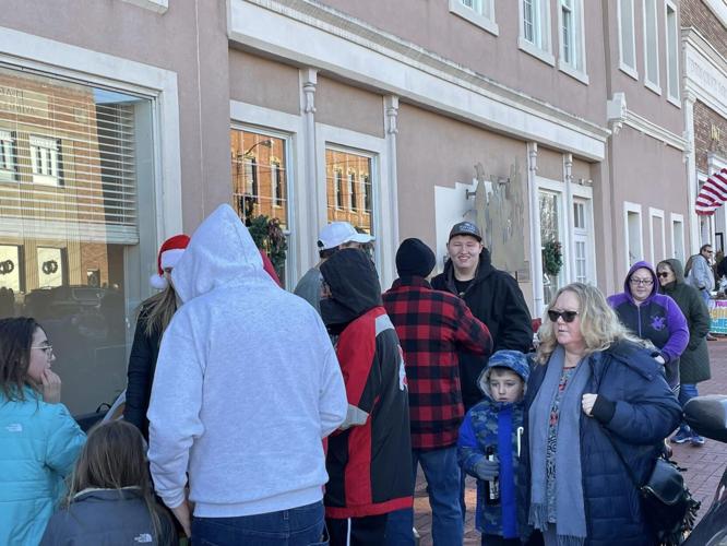 Christmas Spirit Shows in Downtown McArthur | Community ...