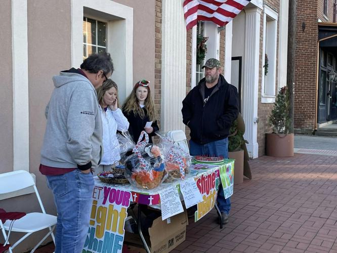 Christmas Spirit Shows in Downtown McArthur | Community ...