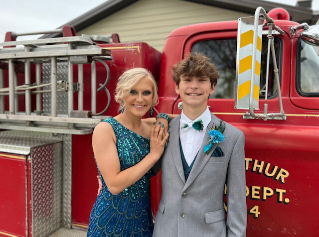 Vinton-Jackson prom photos | News | vintonjacksoncourier.com