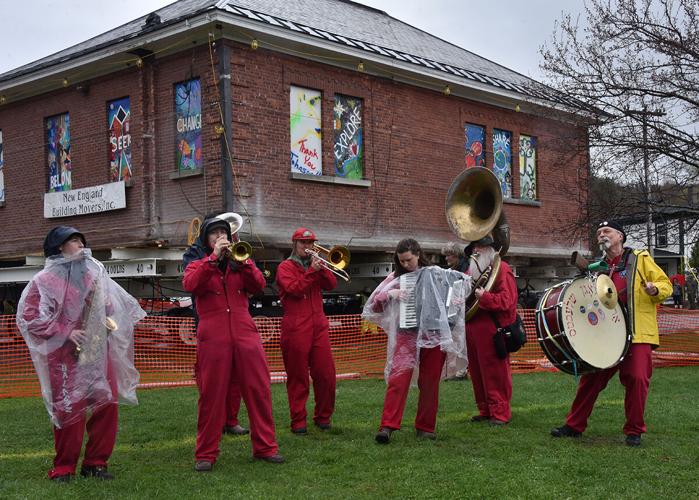 Johnson library makes slow trek to a new location | Local News | vtcng.com