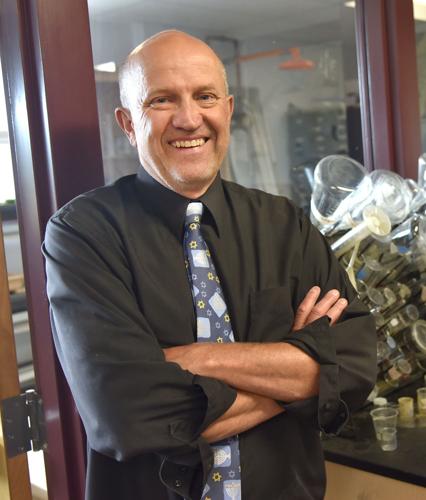 Don McDowell, ‘adored’ science teacher, retires | Local News | vtcng.com