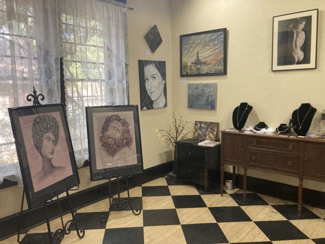 Artist Susan Sistrunk holds last gallery show