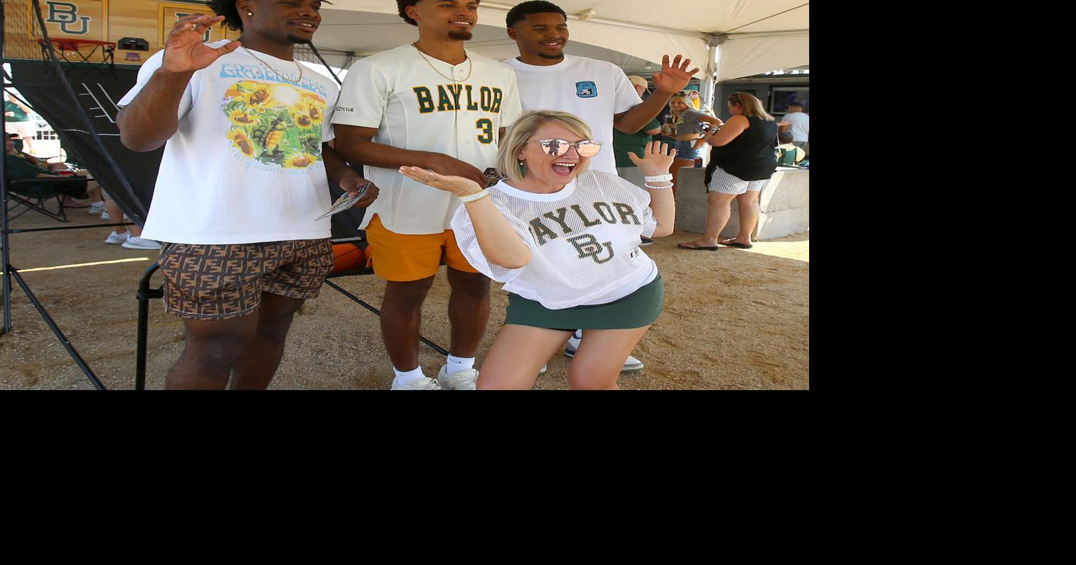 Baylor fans welcome back national champions