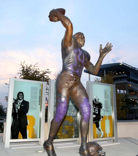 rg3 baylor statue