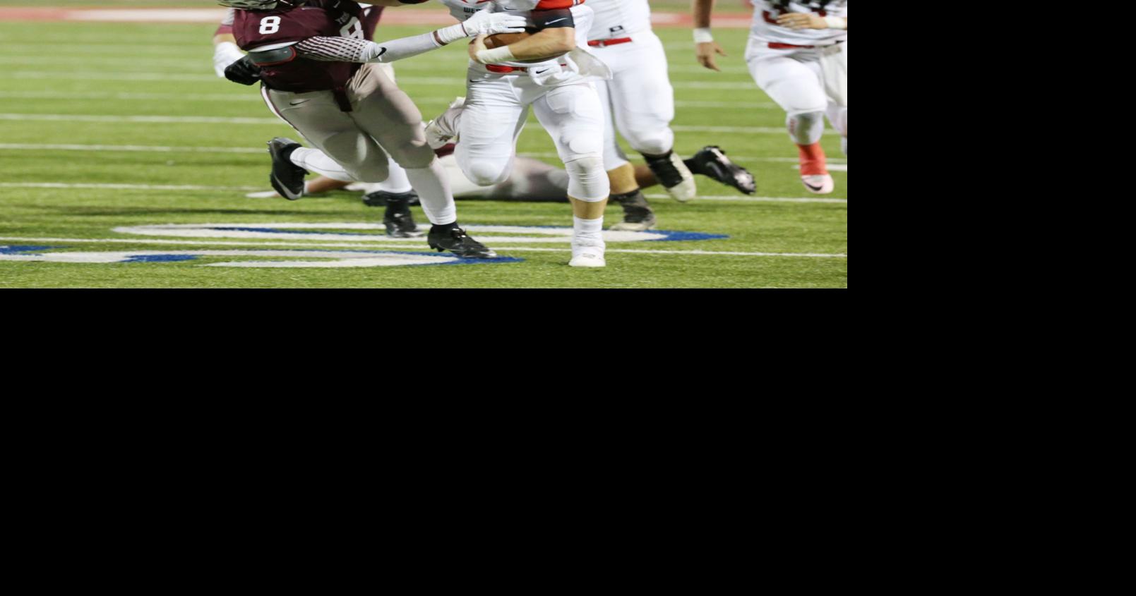 Cameron Yoe makes big plays to take bi-district win over West, 35-19