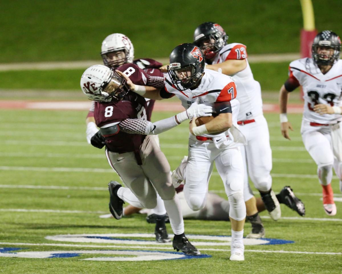 Cameron Yoe makes big plays to take bi-district win over West, 35-19