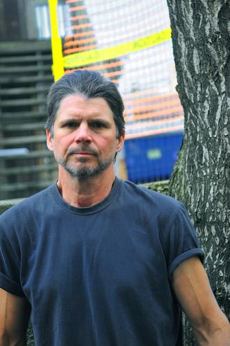 Chris Knight still doing country music his way