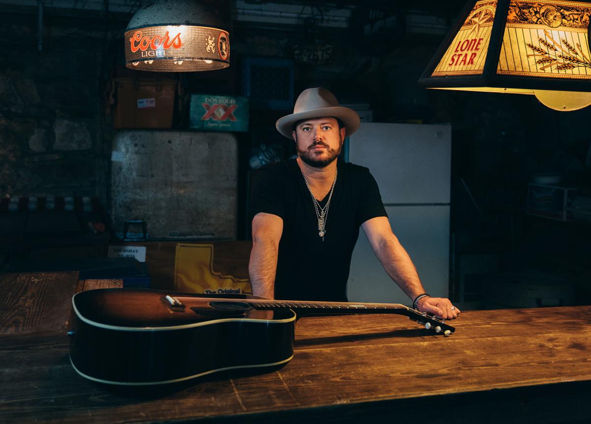 Wade Bowen makes post-Thanksgiving visit with new Christmas album