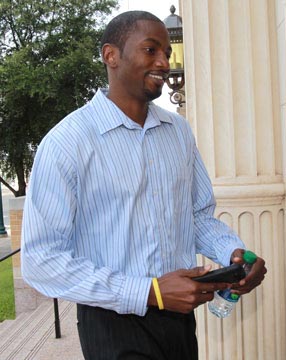 Ex-Baylor athlete admits trying to extort $1 million from RG3