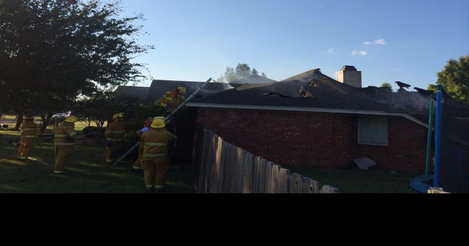 Firefighter uninjured after falling through roof at Robinson house fire