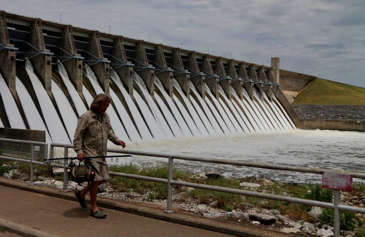 Brazos shows its brawn: Whitney, Waco dams drain high waters