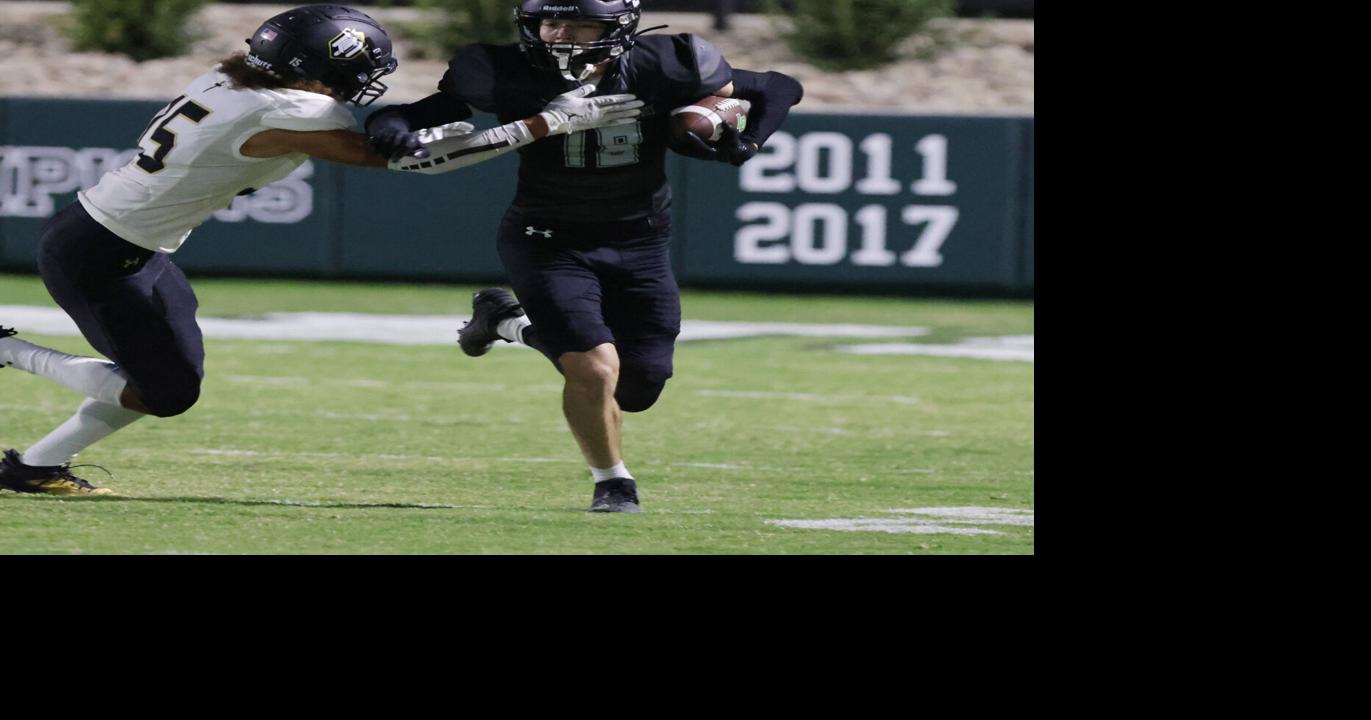 Waco football teams Reicher, Live Oak meet for the 1st time