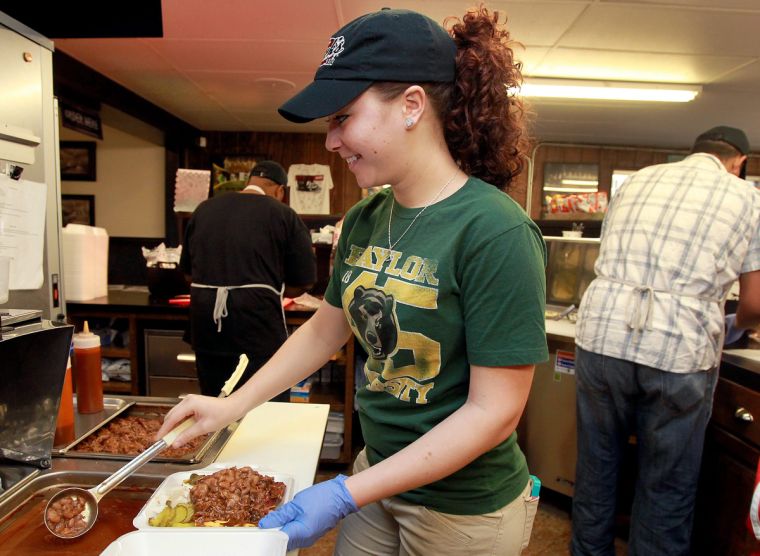 Vitek’s Gut Pak wins ‘College Eats’ tourney