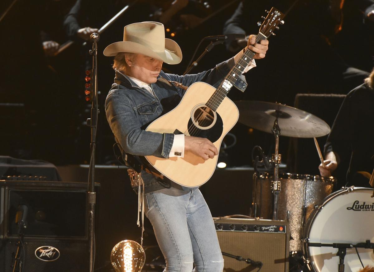 Country icon Dwight Yoakam caps Waco's free eclipse concerts