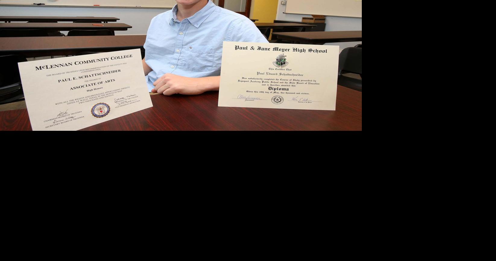 Rapoport student graduates from MCC, high school simultaneously