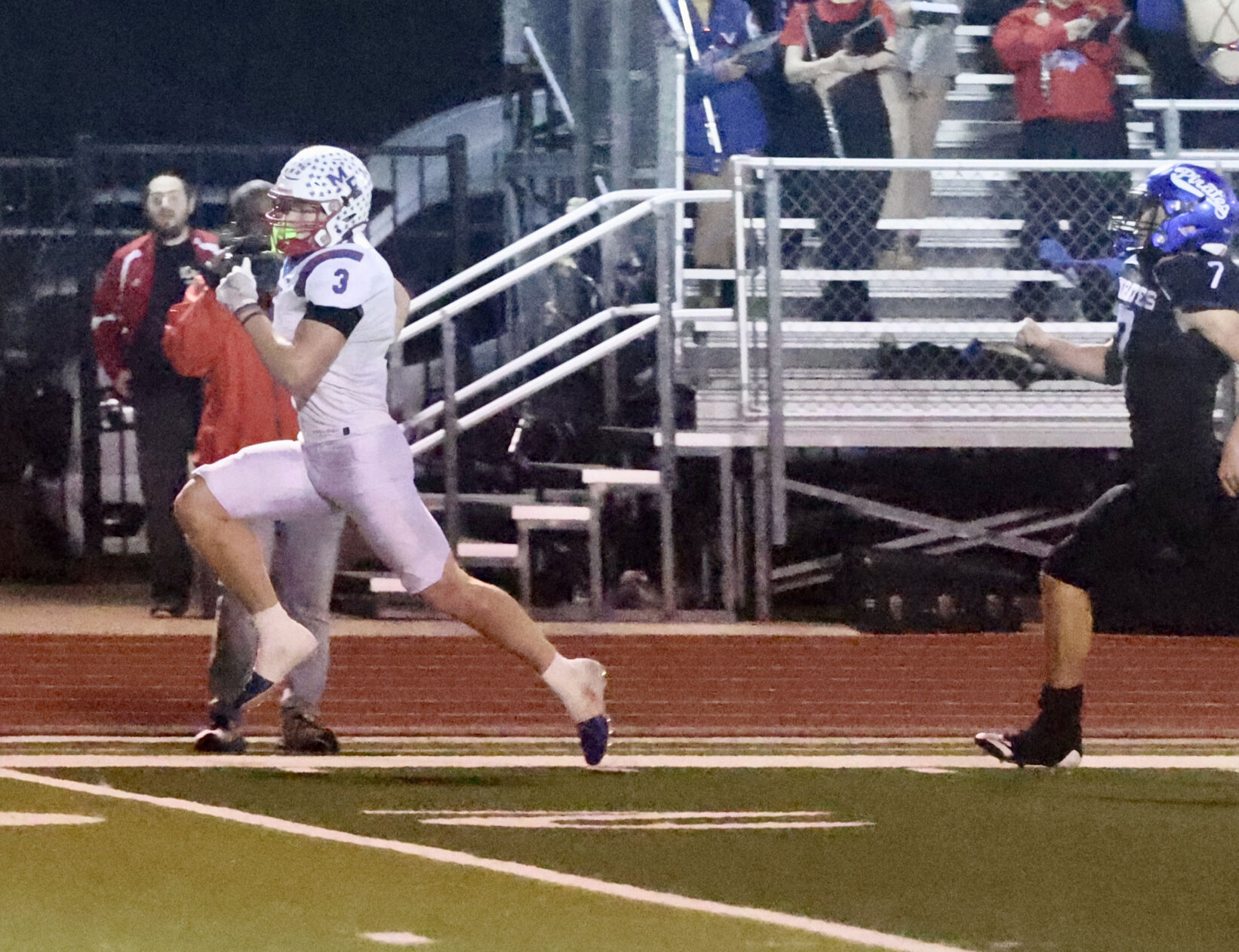 Kaegan Ash blitzes shorthanded Chilton in 58-32 area win