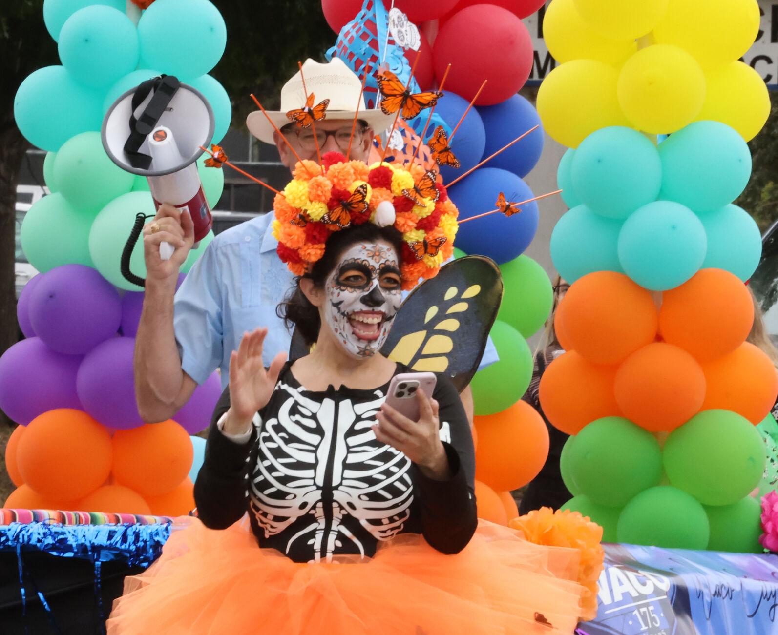 Downtown Waco Dia de los Muertos parade photos