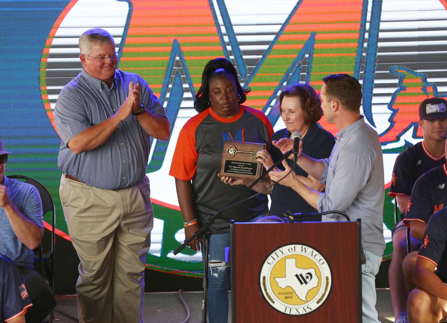 PHOTOS — Waco celebrates MCC's World Series title