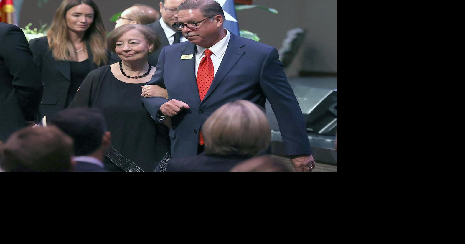 Starr family, friends reminisce about ‘Uncle Ken’ during ceremony