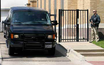 Soldier accused in Fort Hood terror plot shouts 'Nidal Hasan'