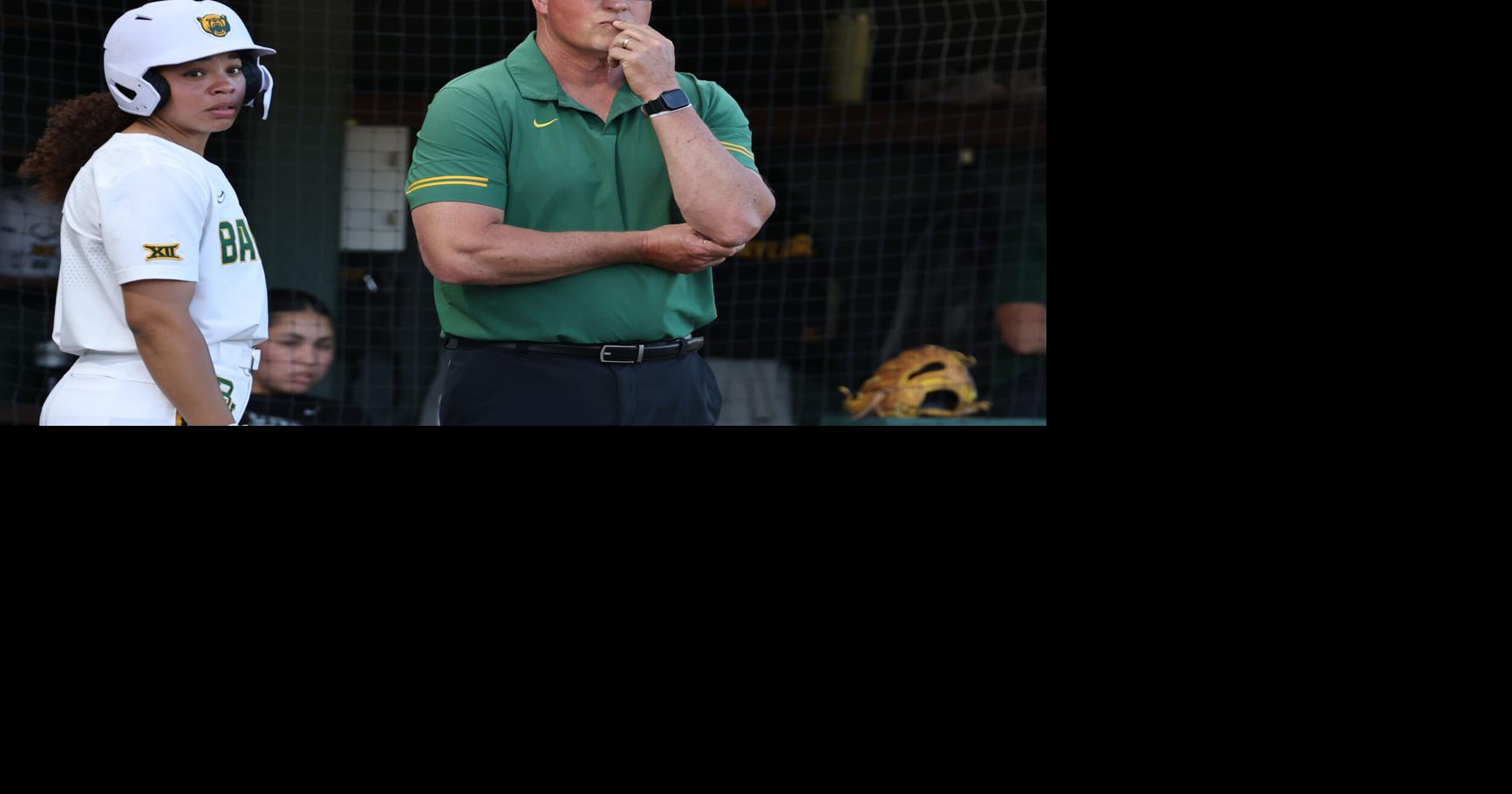 Baylor softball coach Glenn Moore celebrates 900th victory